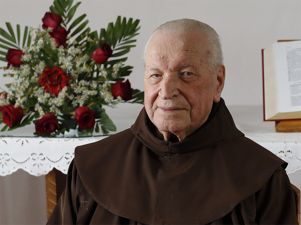 Ötven éve szolgál Csíksomlyón a 92 éves Márk József atya | RomKat.ro