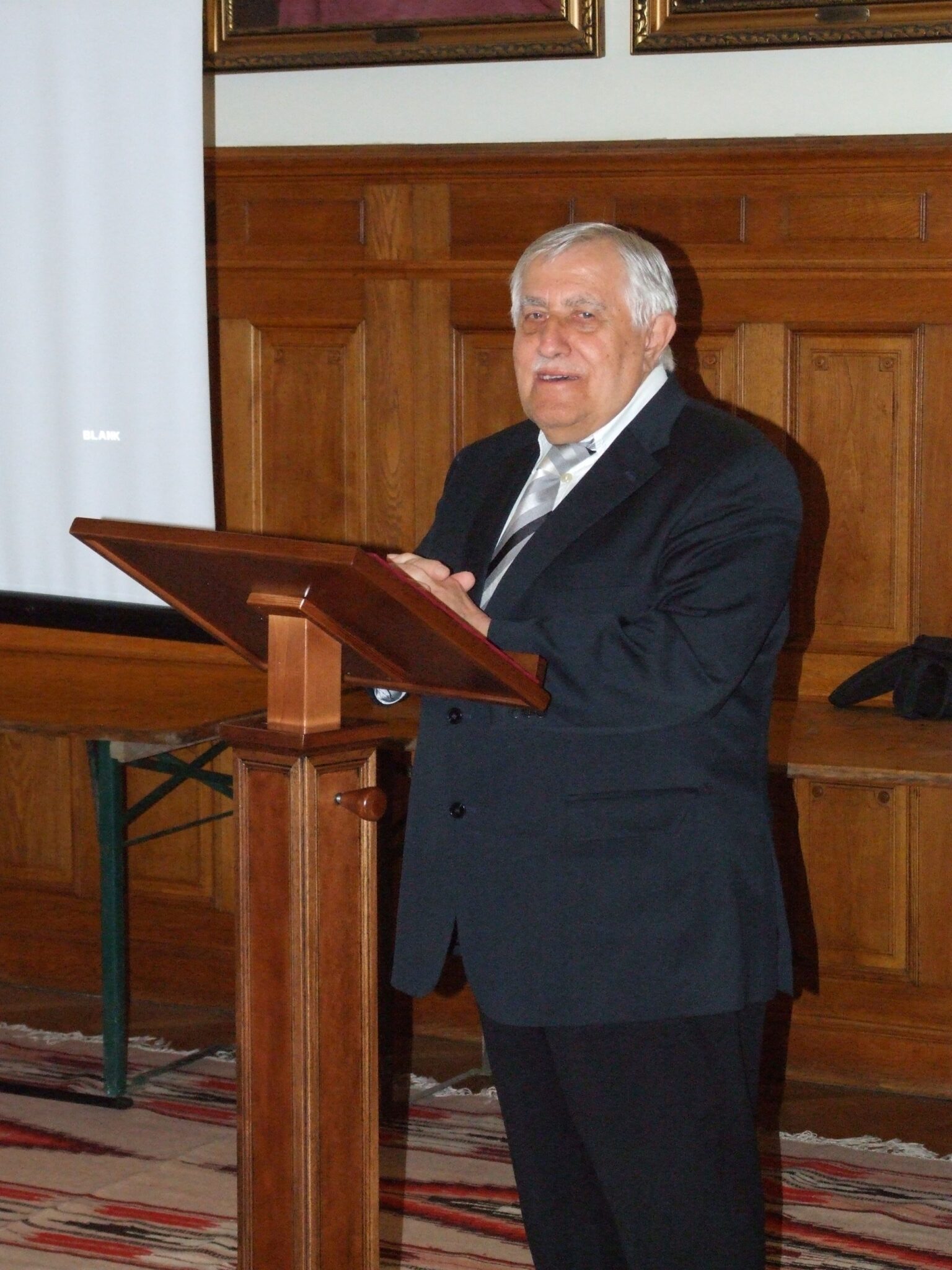 Az Év Egyházi Levéltára díjat kapott a Gyulafehérvári Főegyházmegyei Levéltár | RomKat.ro