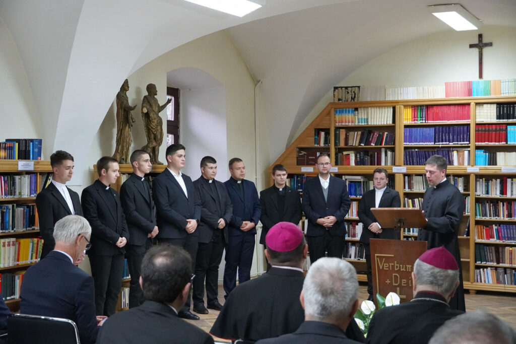 Ünnepélyes tanévnyitó a gyulafehérvári papnevelő intézetben | RomKat.ro