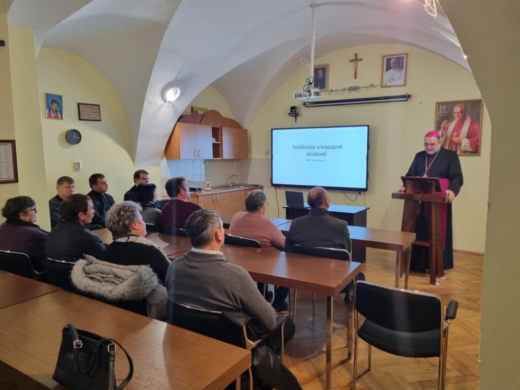 Szülői találkozó a gyulafehérvári szemináriumban | RomKat.ro